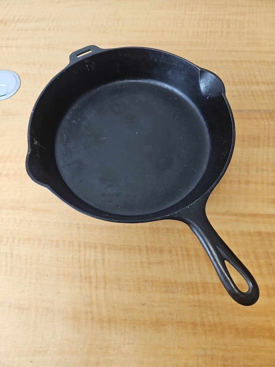 Griswold Cast Iron Skillet large, heavy two spouts 11 inch small logo ...