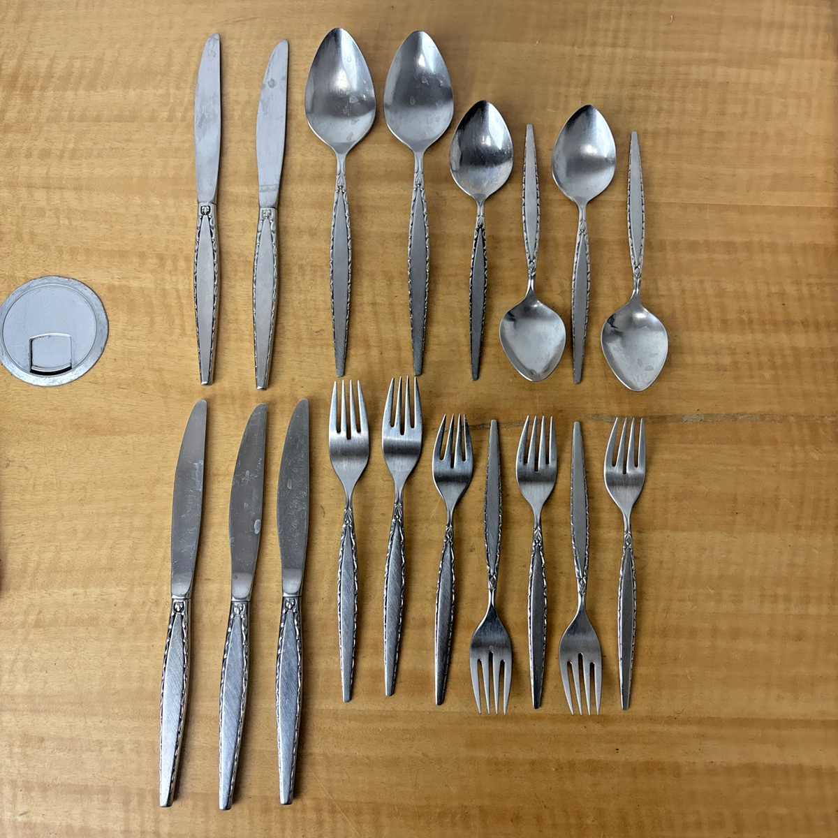 Oneida Community Venetia Stainless 18 Piece Lot – Kitchens For Good
