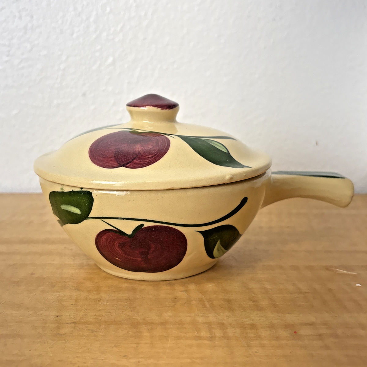 Vintage Watt Pottery Apple # 18 Groove Hande Casserole w/ Lid ...